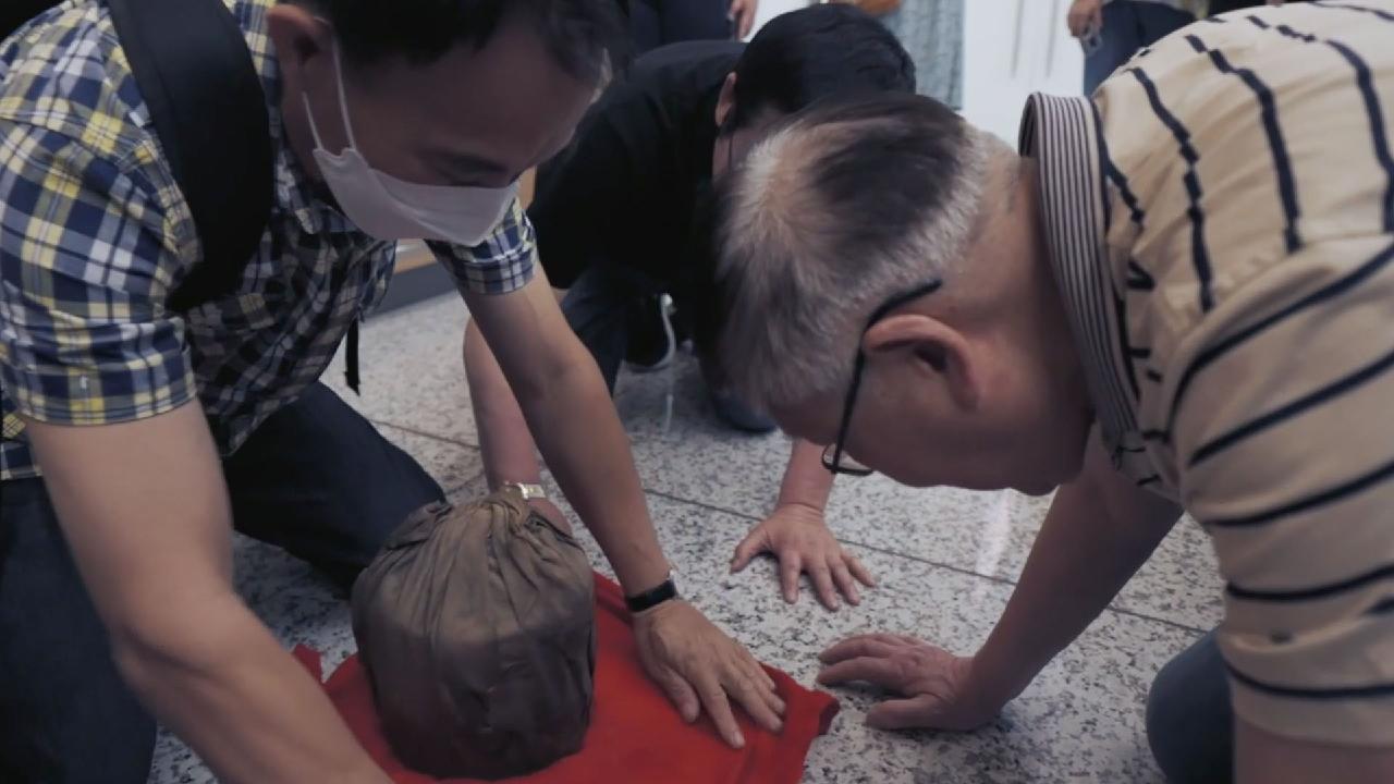 'The Ferryman of Souls' helps ashes of veterans back home - CGTN