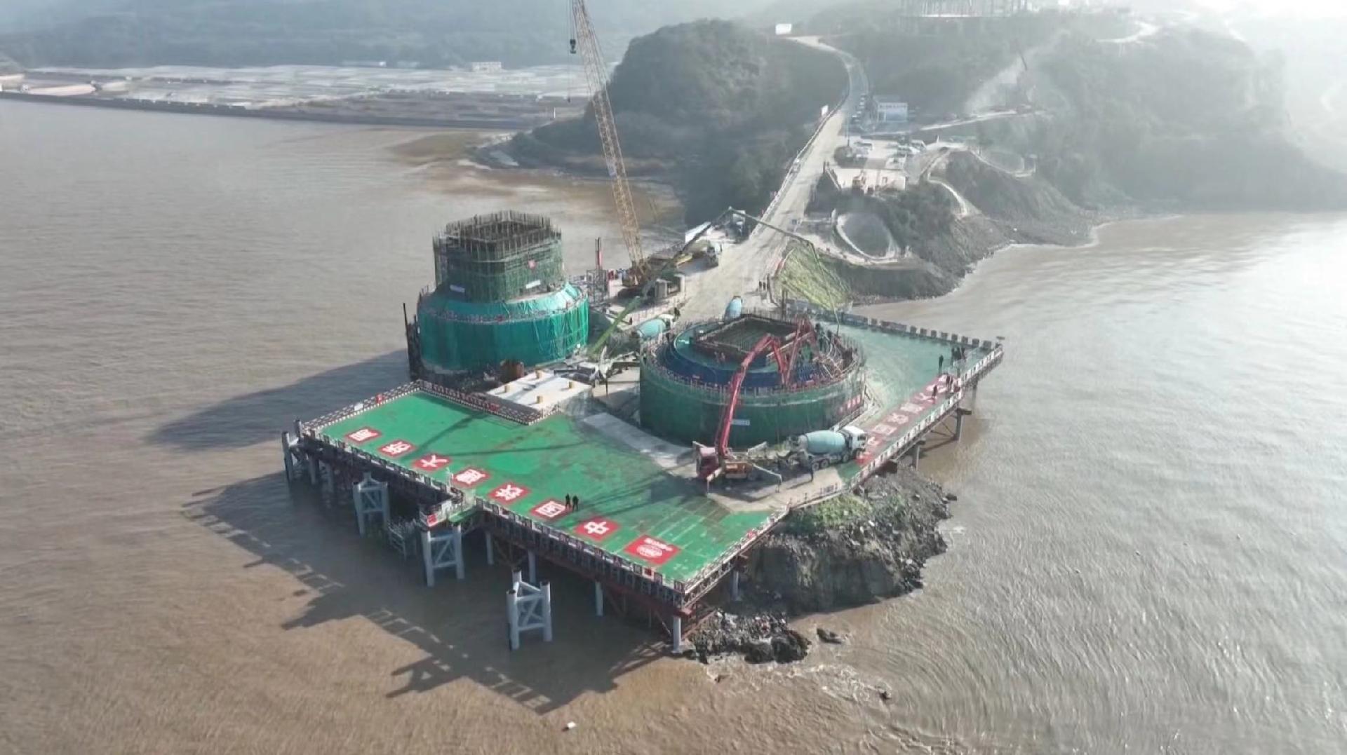 Work on tower pillars begins at China's largest sea-crossing bridge - CGTN