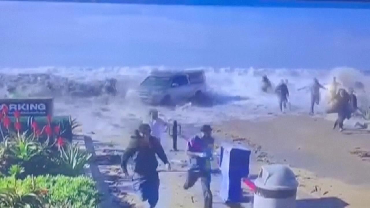 Rogue wave injures 8 in California - CGTN