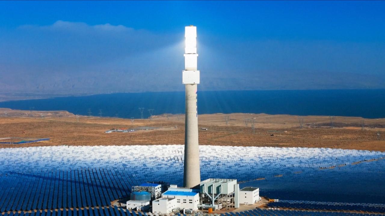 Solar park in Qinghai's Gobi Desert generates ample clean energy - CGTN
