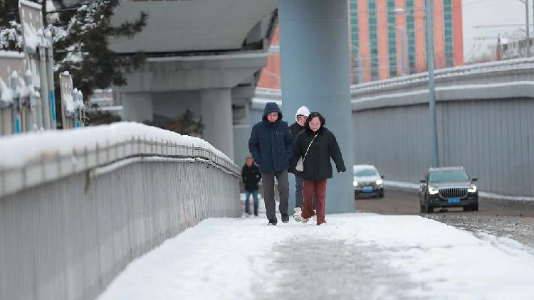 China issues warnings for blizzards, freezing rain and cold wave - CGTN