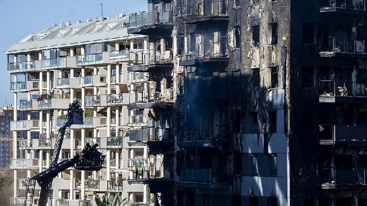 4 killed, over a dozen missing in Spain apartment block fire - CGTN
