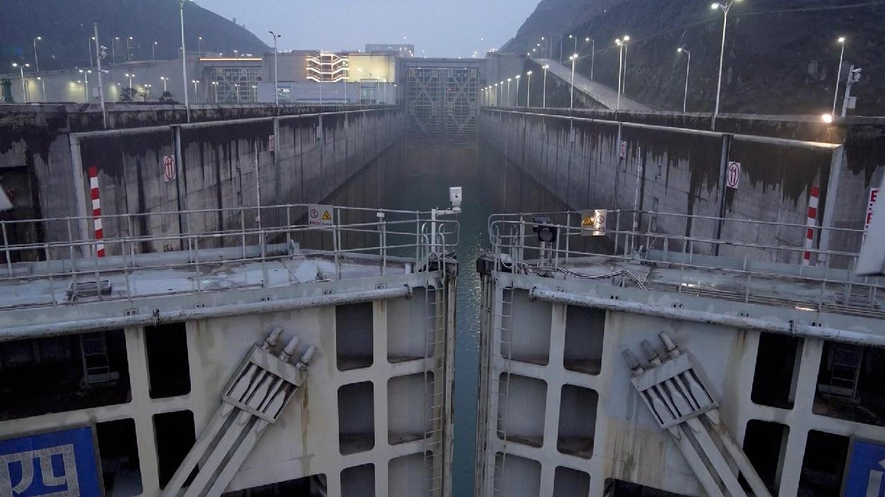 Major Three Gorges Dam ship lock resumes operation after maintenance - CGTN