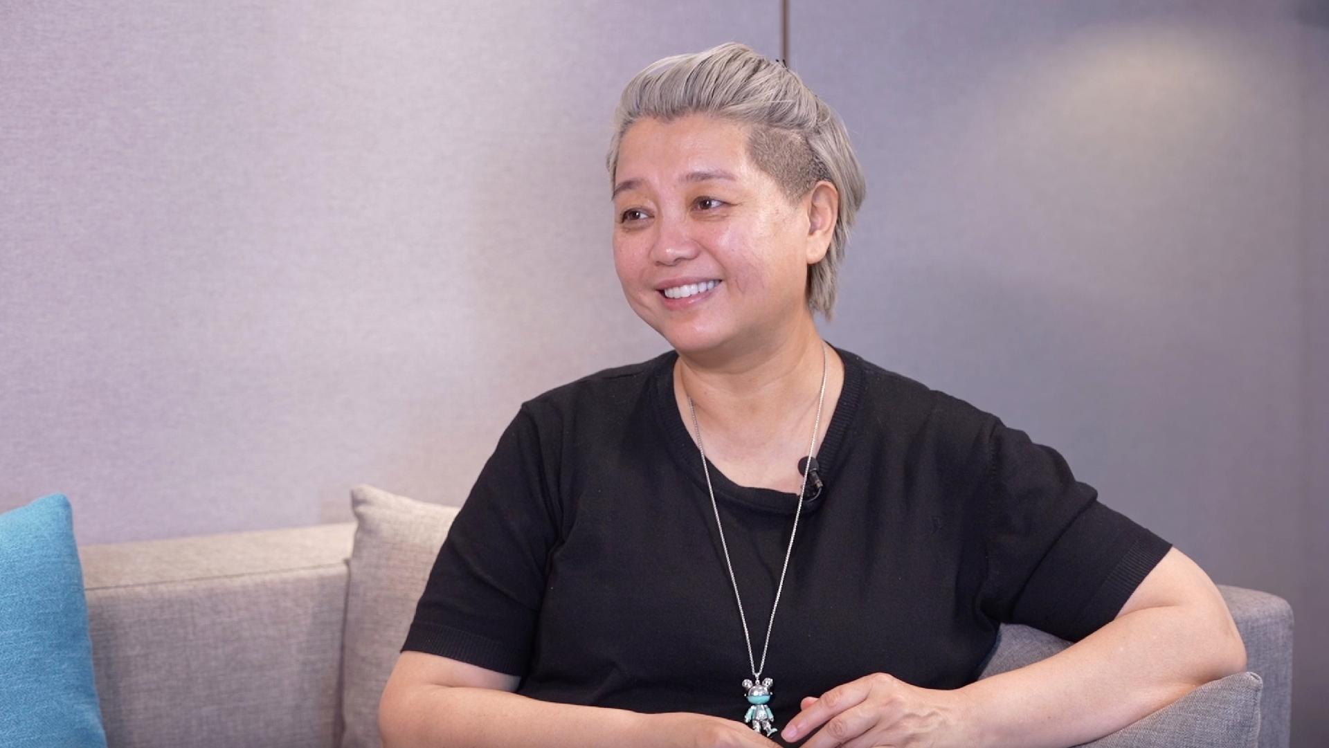 Female director Yang Lina brings women's stories into focus - CGTN