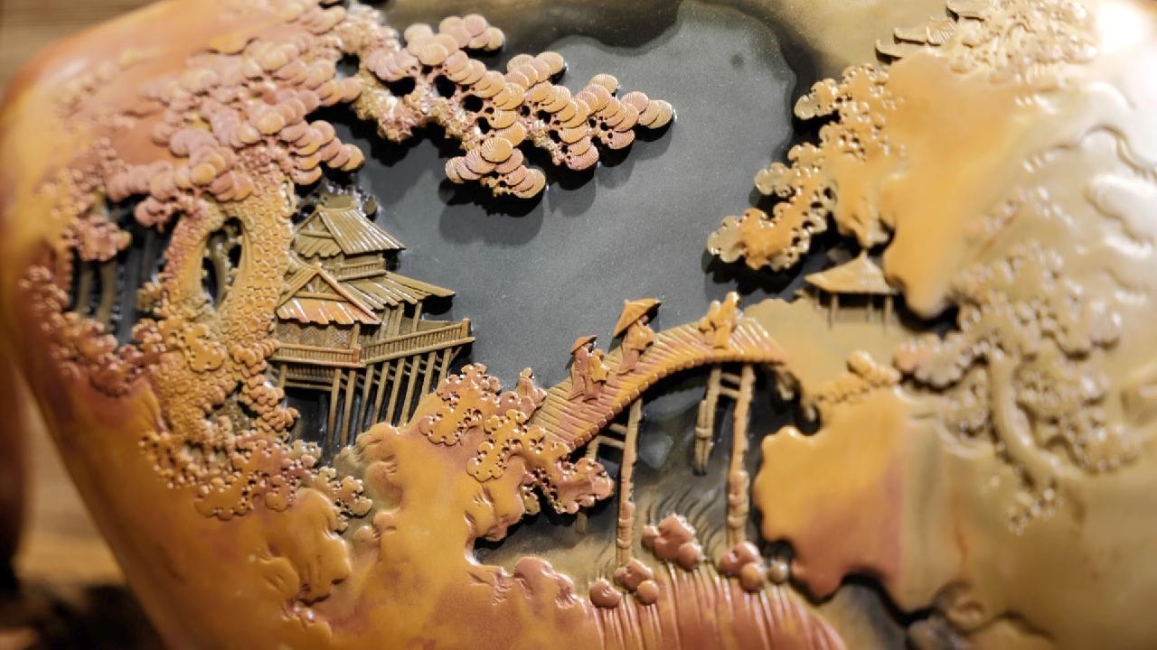 The art of creating elegant tearoom decorations from ink slabs - CGTN