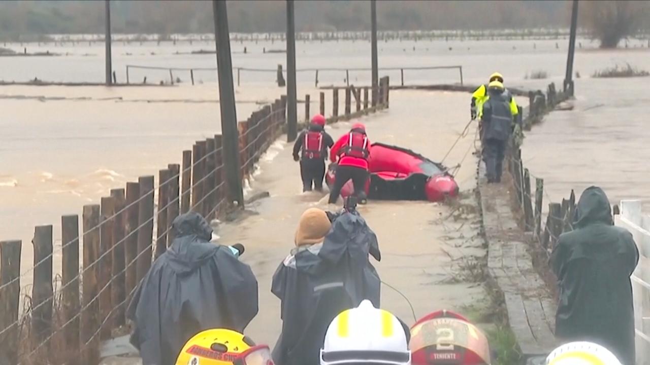 Floods displace hundreds in Chile - CGTN