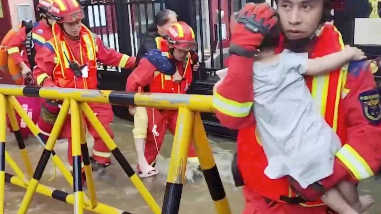 Heartwarming! Firefighters rescue babies and elderly from flooding - CGTN