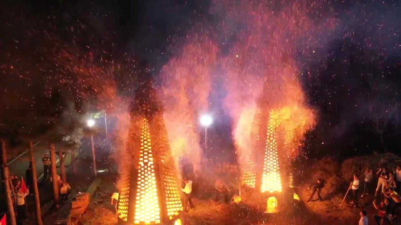 'Burning Pagoda' in Jiangxi for Mid-Autumn Festival blessings - CGTN