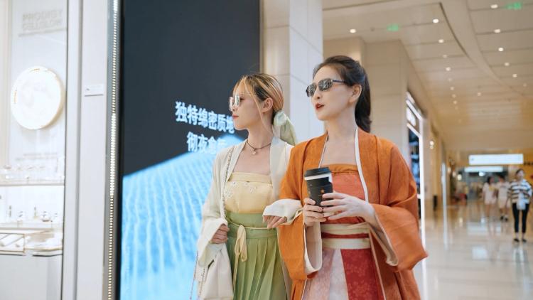 Hanfu economy expands into billion-yuan market - CGTN