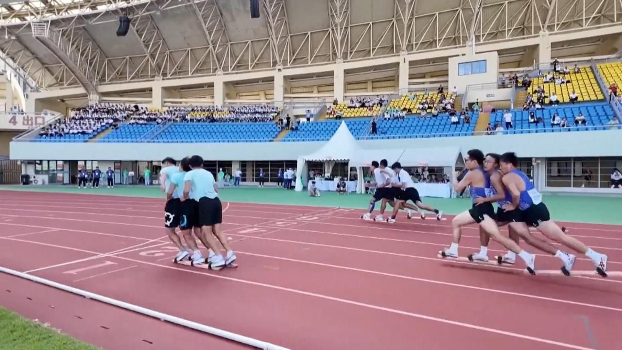 Chinese traditional board-shoe racing highlights collaborative spirit ...