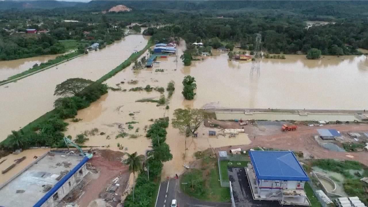 3 dead, over 80,000 displaced in Malaysia's worst floods in decade - CGTN