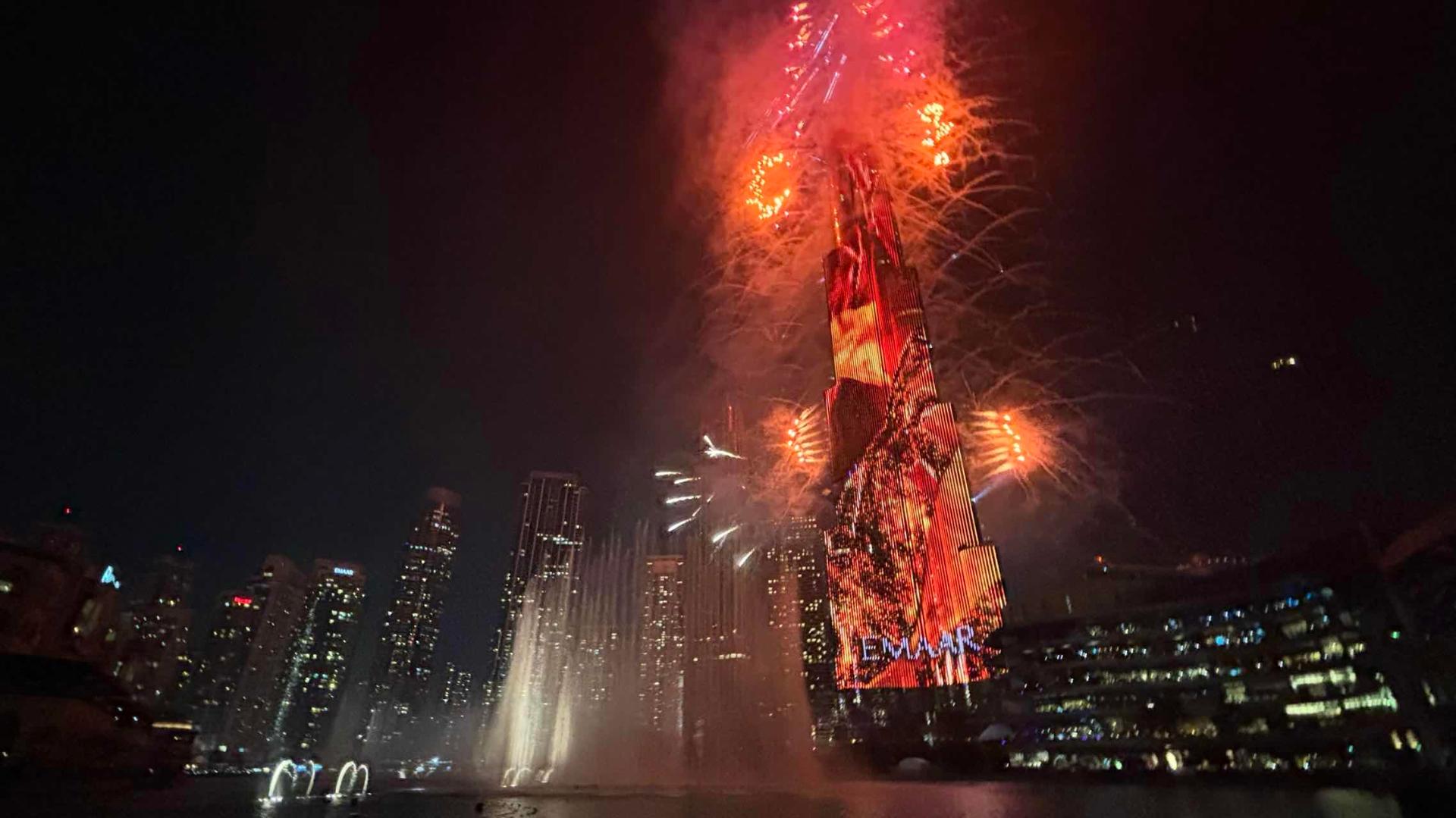 World's tallest building dazzles with firework and light show - CGTN