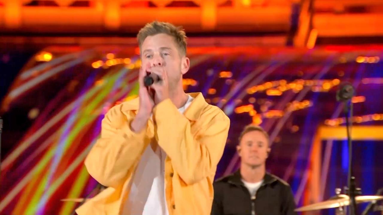 OneRepublic performs 'Counting Stars' at Spring Festival Gala - CGTN