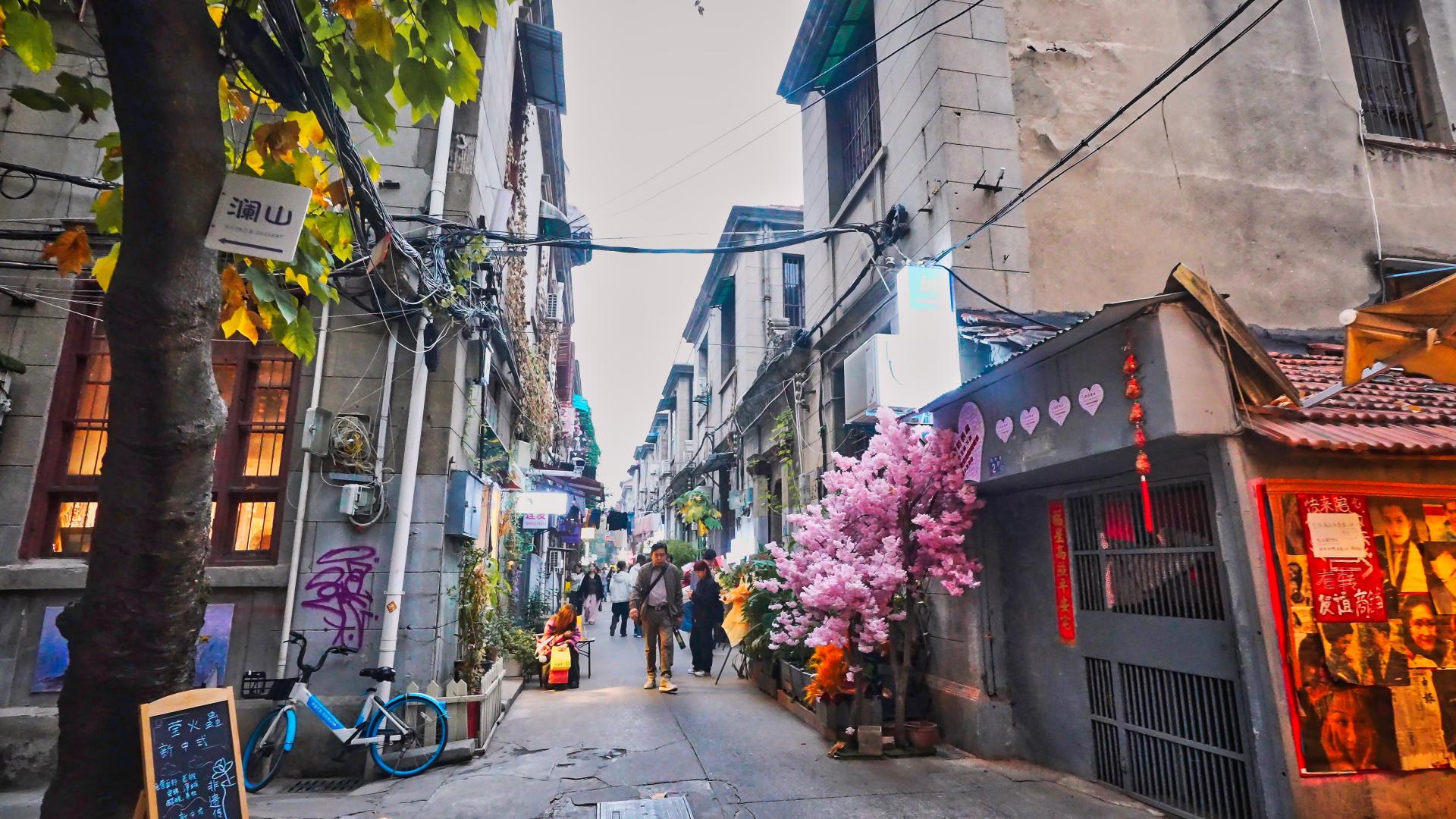 These narrow alleys used to be home to Wuhan's wealthy - CGTN