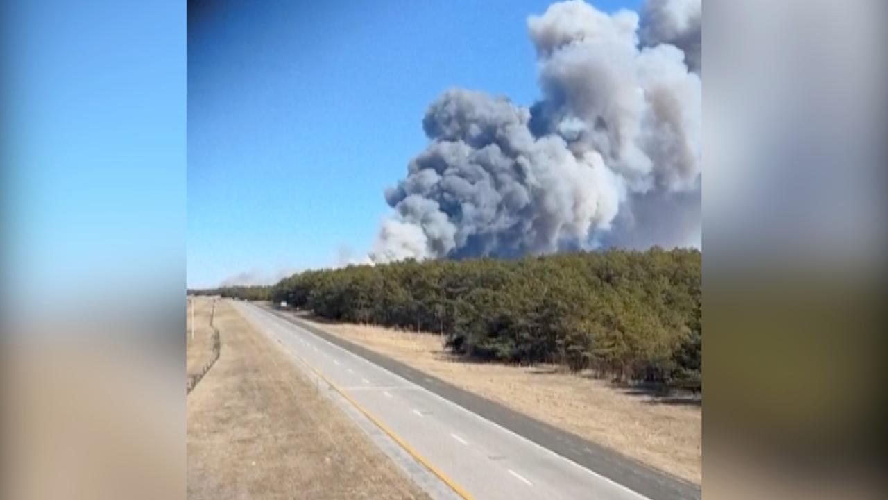 Fast-moving wildfires sweep across Long Island - CGTN
