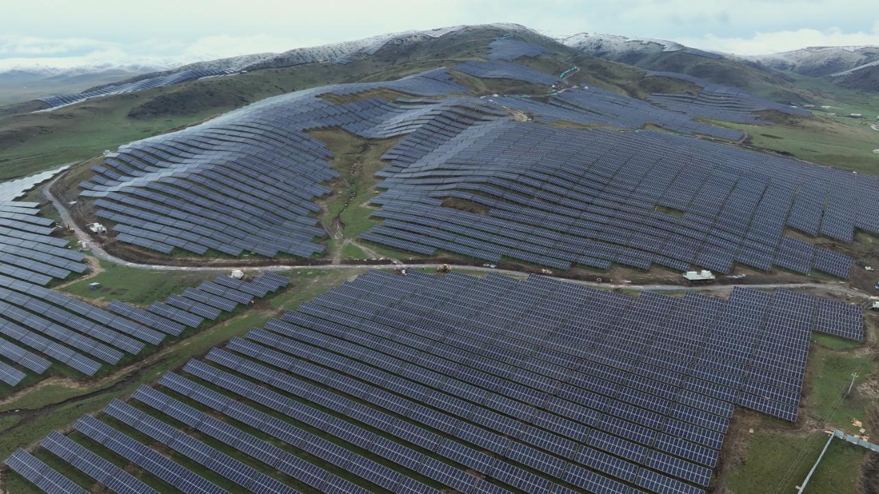 Sichuan's first grid-forming solar plant powers up on the Tibetan ...