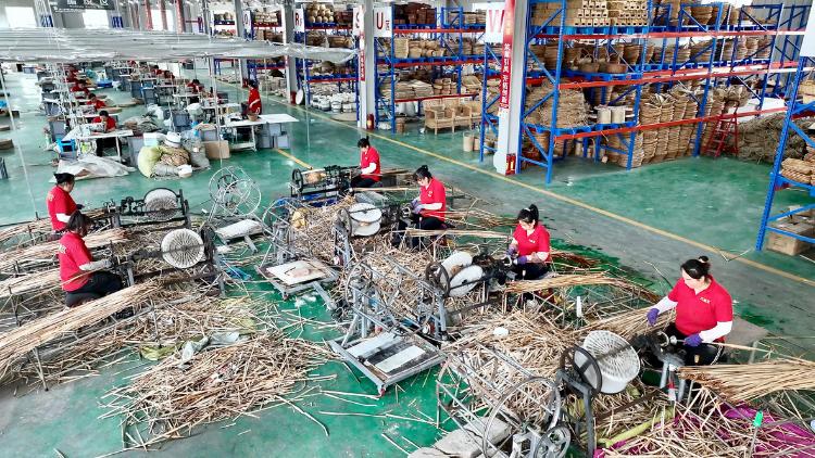 China's rural artisans ride summer export boom - CGTN