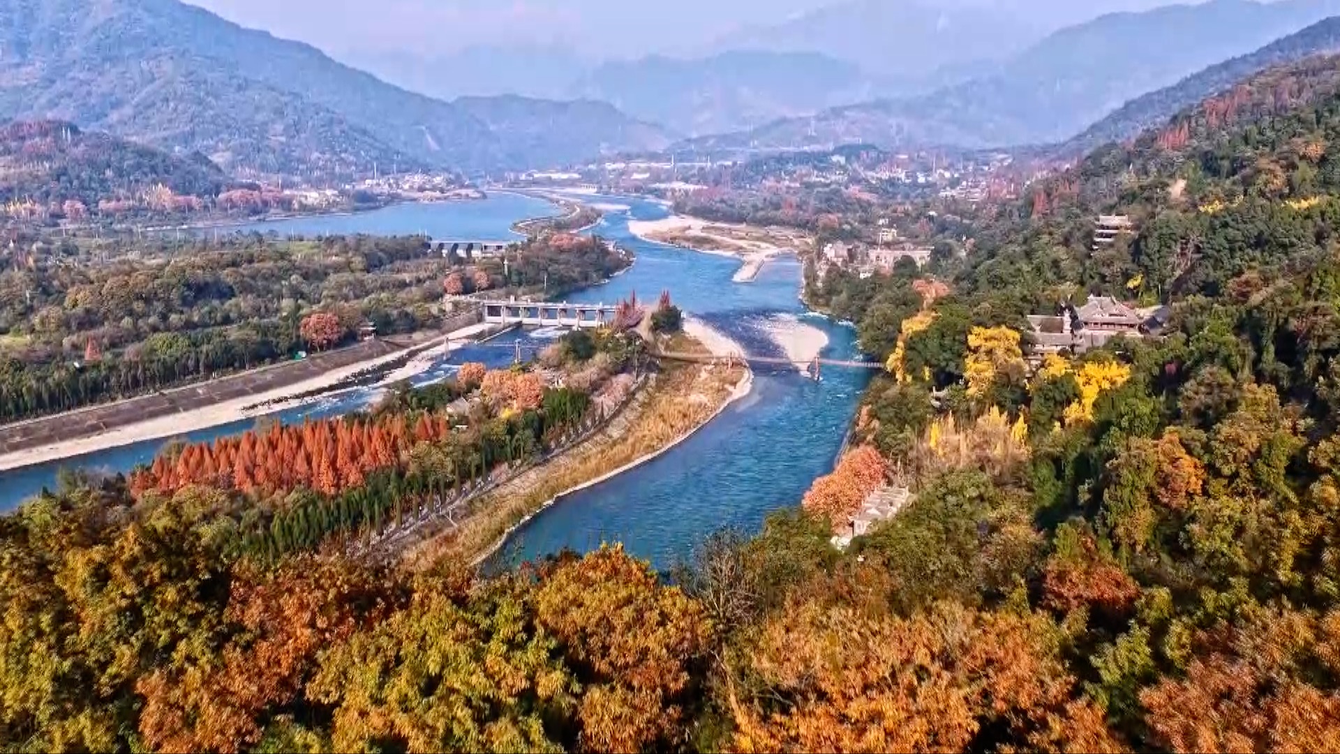 Xi Jinping, Macron hold informal meeting in China's Sichuan Province - CGTN