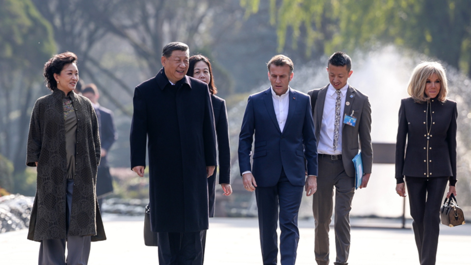 Xi Jinping, Macron share insights at Dujiangyan, SW China - CGTN