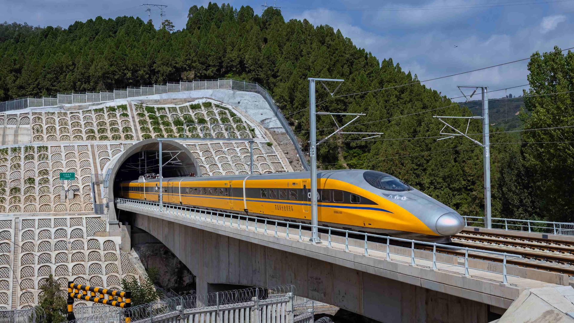 China's high-speed rail network surpasses 50,000 km as new line opens ...