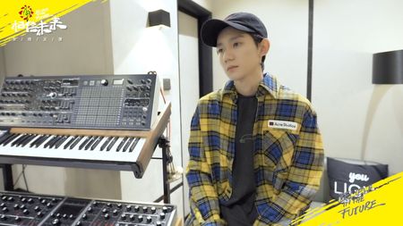Chinese singer Wang Yuan joins online concert to aid COVID-19 - CGTN