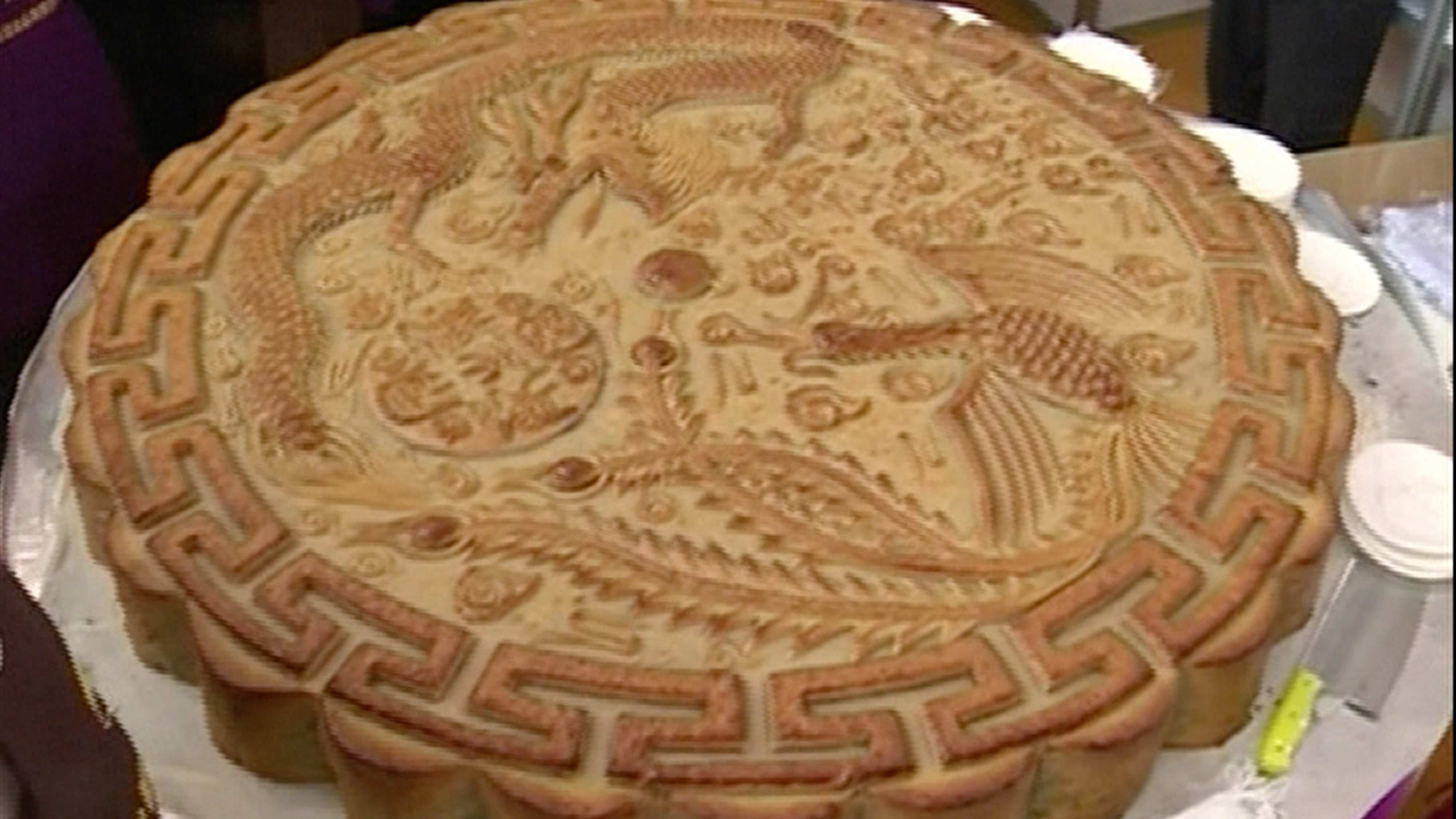 Chefs Unveil Super Large Mooncake In SW China CGTN