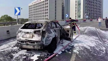 'Your car is on fire!' shouts driver as moving vehicle catches fire - CGTN