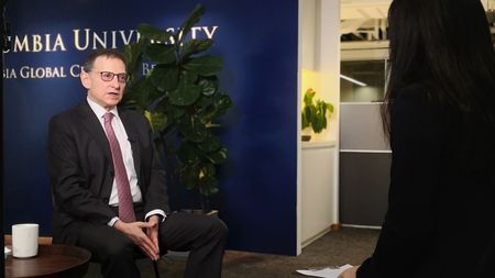 U.S. 'virus hunter' W. Ian Lipkin assisting China - CGTN