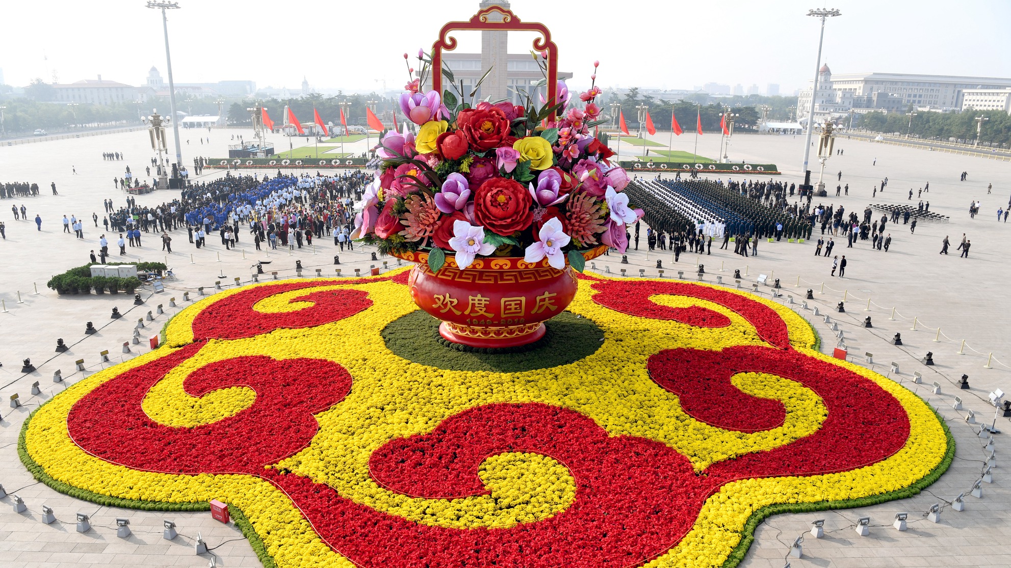 Technology helps build giant flower basket in Tiananmen Square for ...