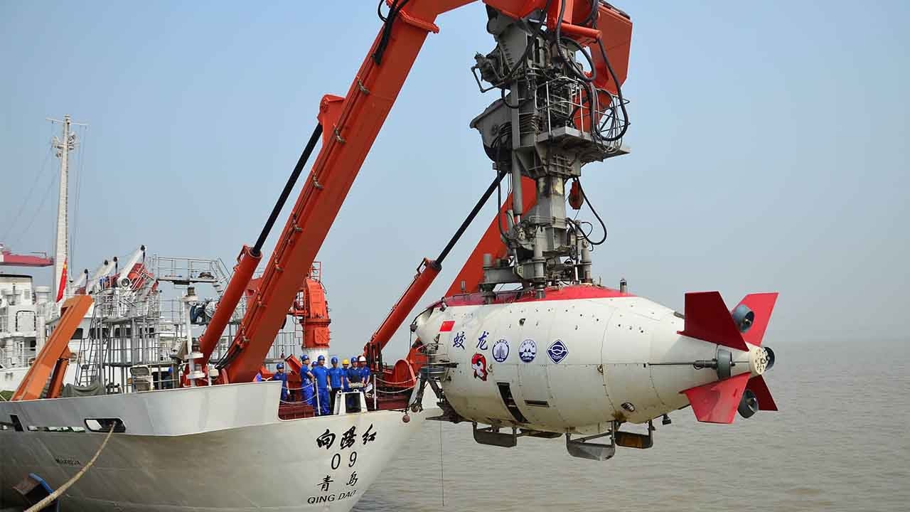 China’s submersible Jiaolong descends 6,488 meters in the Yap Trench - CGTN