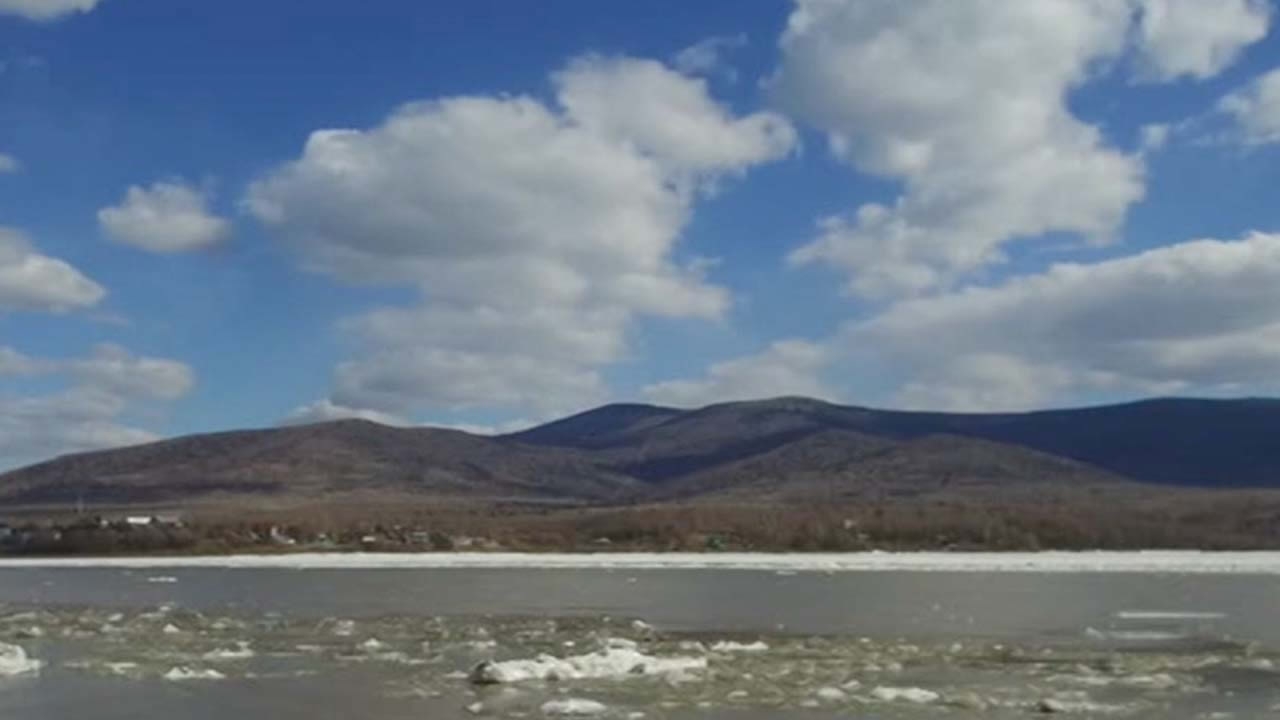 When the weather gets warm, the ice thaws on the Ussuri River. The ...