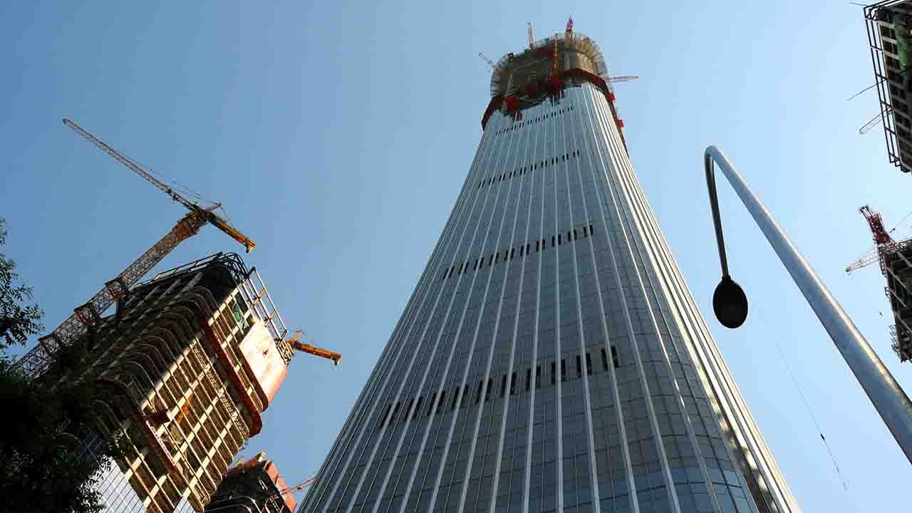 Workers raise Beijing's highest skyscraper - CGTN