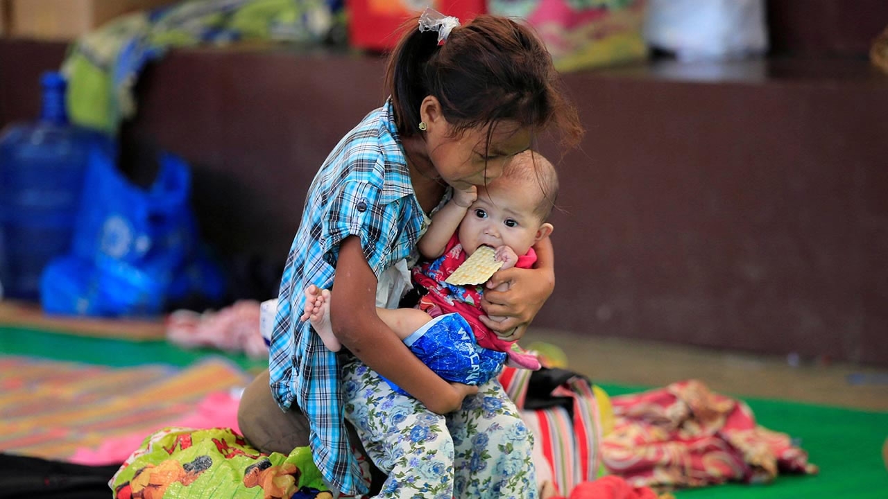 Relief finally reaches refugees from south Philippines fighting - CGTN