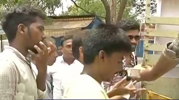 India NGO distributes free food on World Hunger Day - CGTN