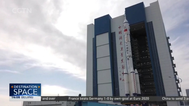 China's Astronauts Ready for Space: Reporter explores living quarters ...