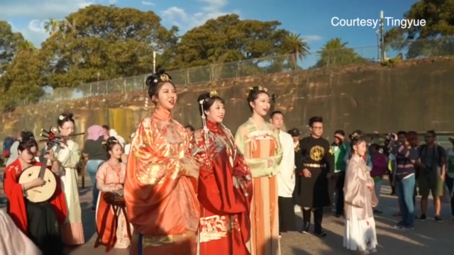 Celebrating Spring Festival: Traditional Han outfits trending for ...