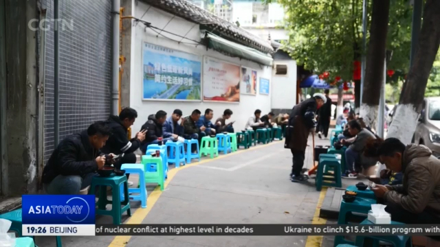 Vibrant China: Chengdu residents enjoy Bench Noodles for breakfast - CGTN