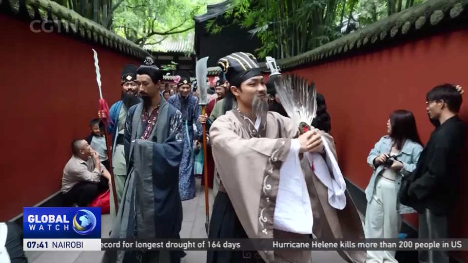 National Day Holiday: Traditional culture attracts tourists to ...