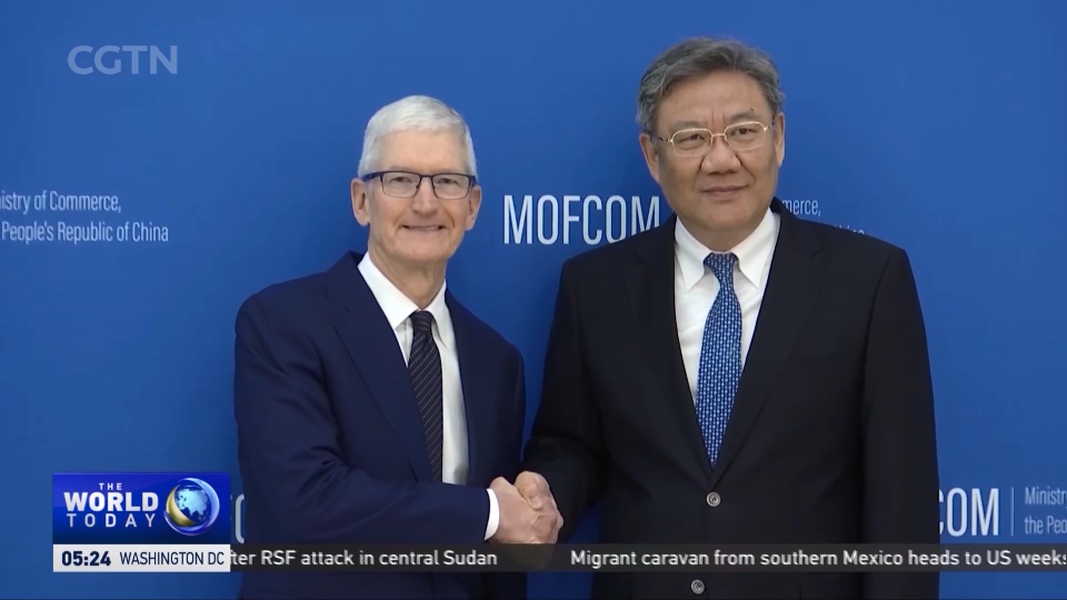 Tim Cook in China: Chinese Minister of Commerce meets with Apple CEO in ...